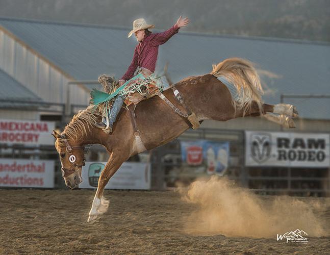 Comanche bronc rider hits dirt close to home | News | duncanbanner.com