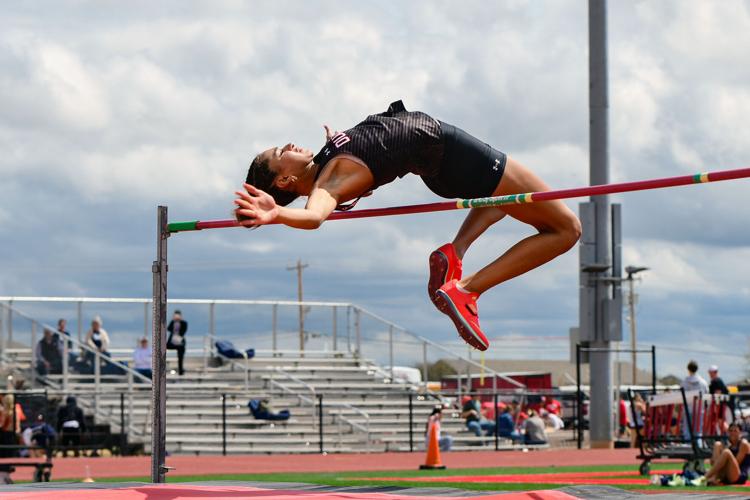 Duncan track stars set several personal records at Elgin meet | Sports ...