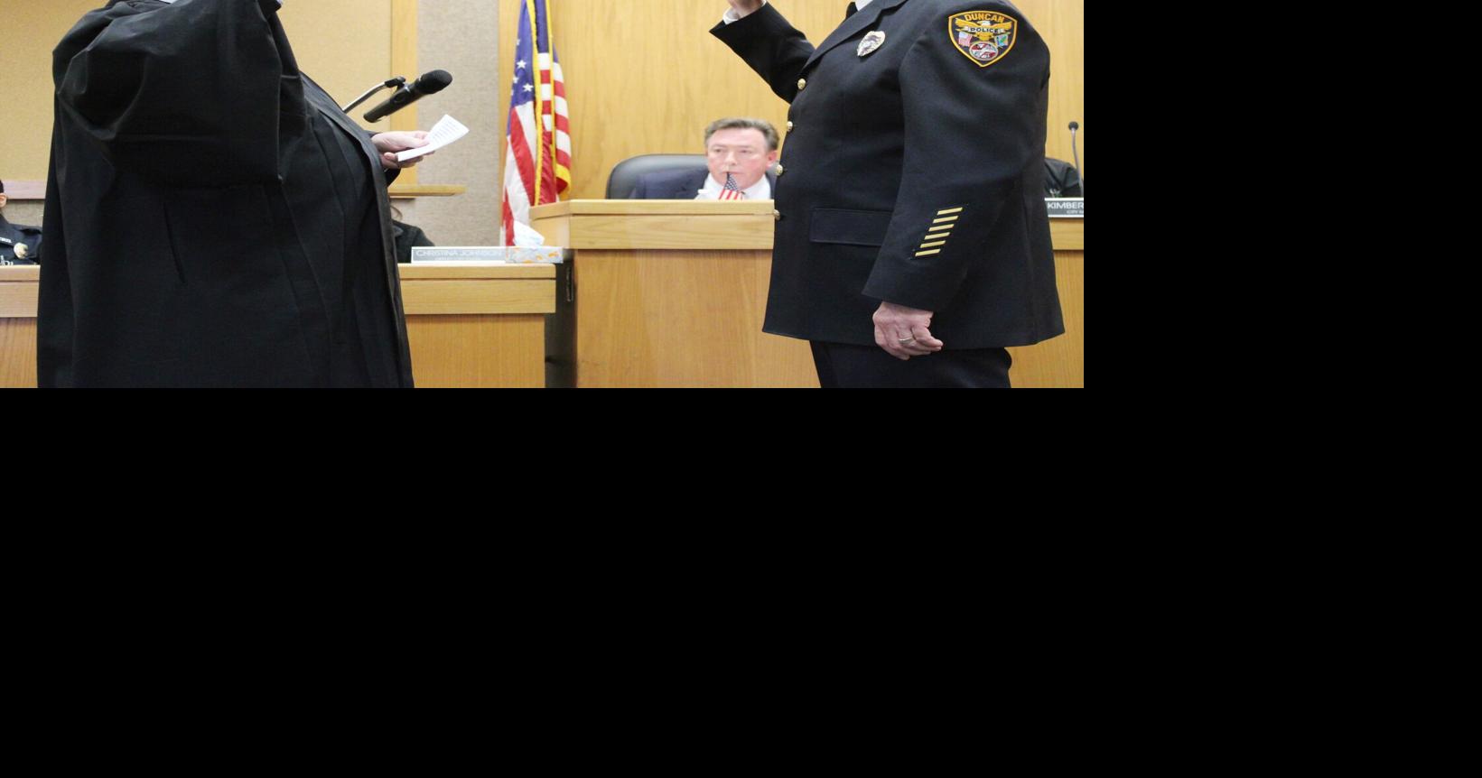 Duncan police chief takes oath | Community | duncanbanner.com