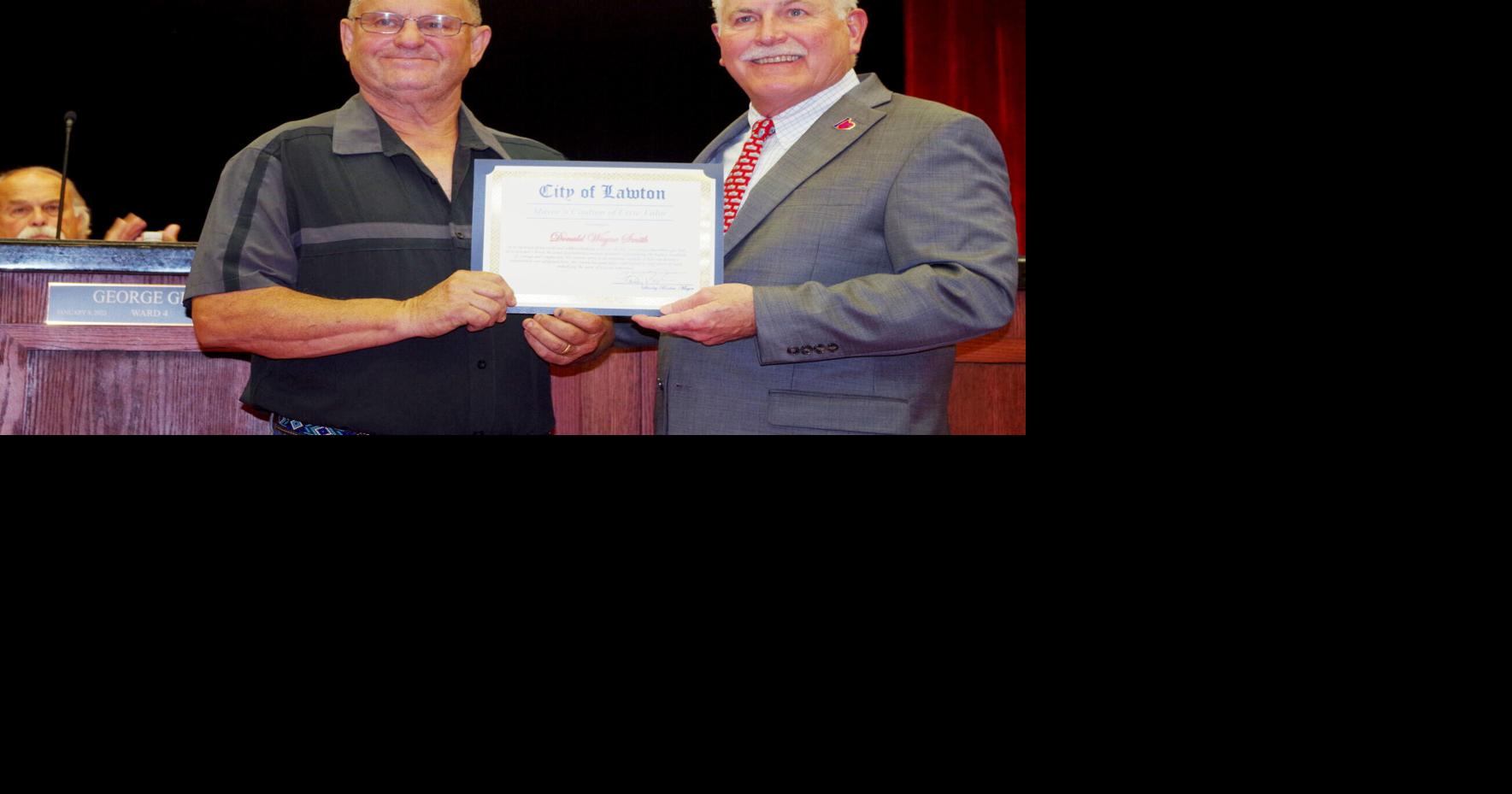 Duncan man receives award for rescuing couple from gas-filled house ...