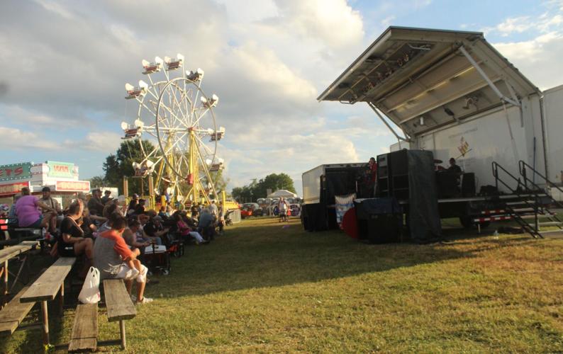 Watersedge Fall Festival rides out the rain | News | dundalkeagle.com