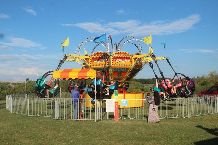 Watersedge Fall Festival rides out the rain | News | dundalkeagle.com