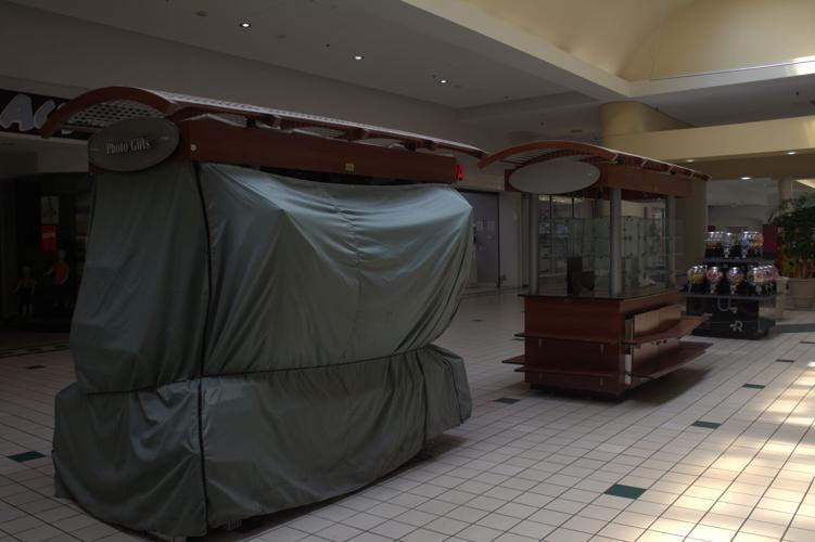 'A lot of memories': Residents say their goodbyes to Eastpoint Mall ...