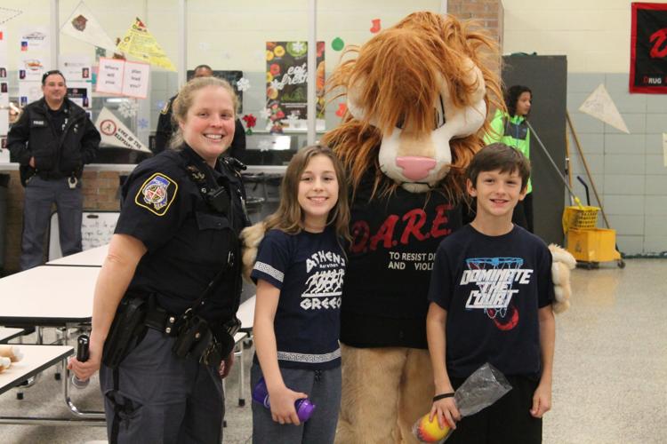 Holabird students learn decision-making skills in DARE program | Local ...