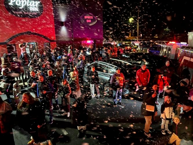 Annual Christmas event lights up Poplar Place | News | dundalkeagle.com