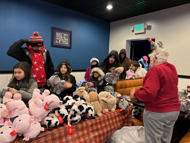 Annual Christmas event lights up Poplar Place | News | dundalkeagle.com