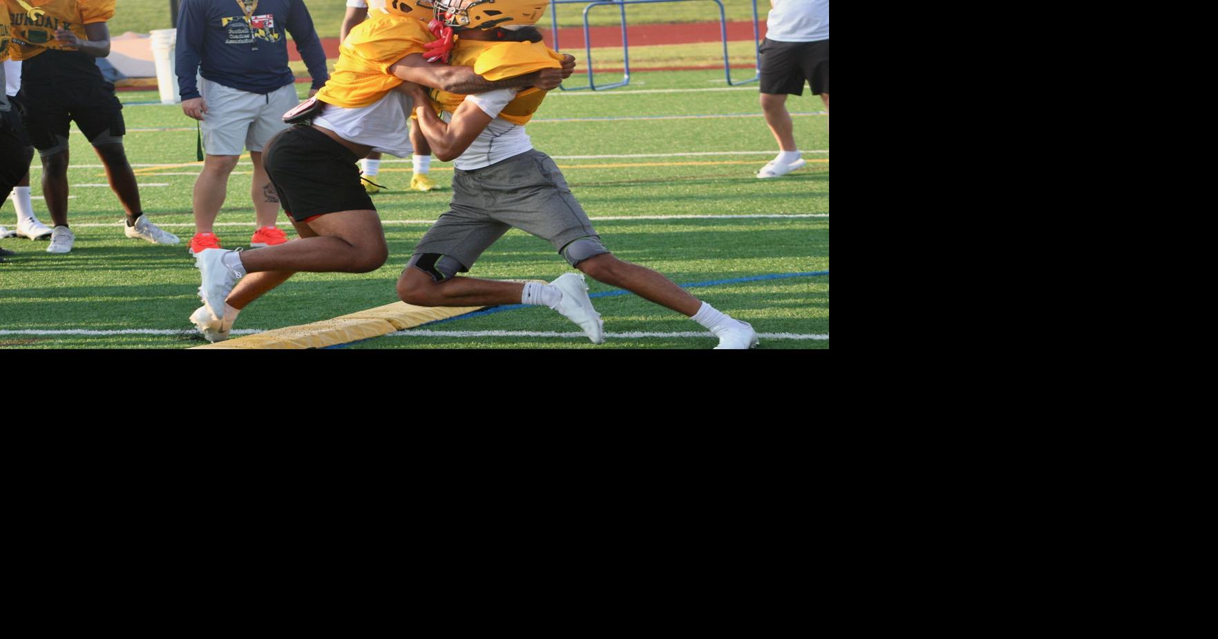 Ravens' Humphrey visits Dundalk High game | Local News | dundalkeagle.com