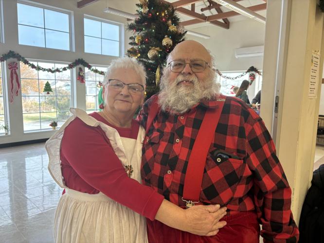 Middle school choir performs for Edgemere seniors | News | dundalkeagle.com