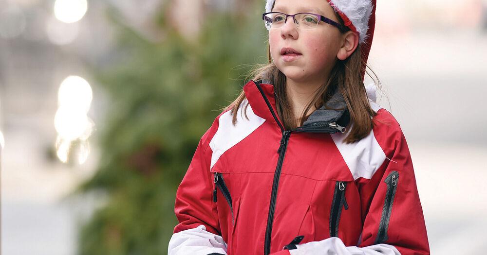 Oshawa’s Jessica Welter helps spread cheer as Christmas nears