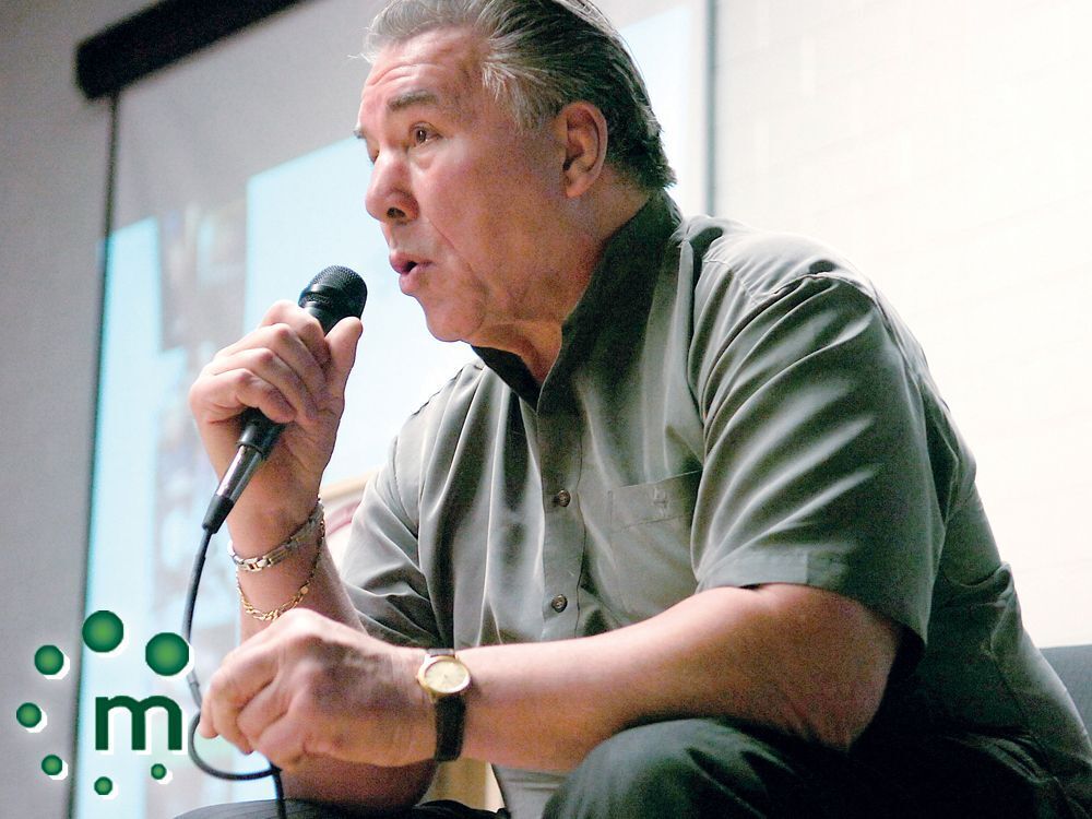 Boxing legend brings anti-drug message to high school