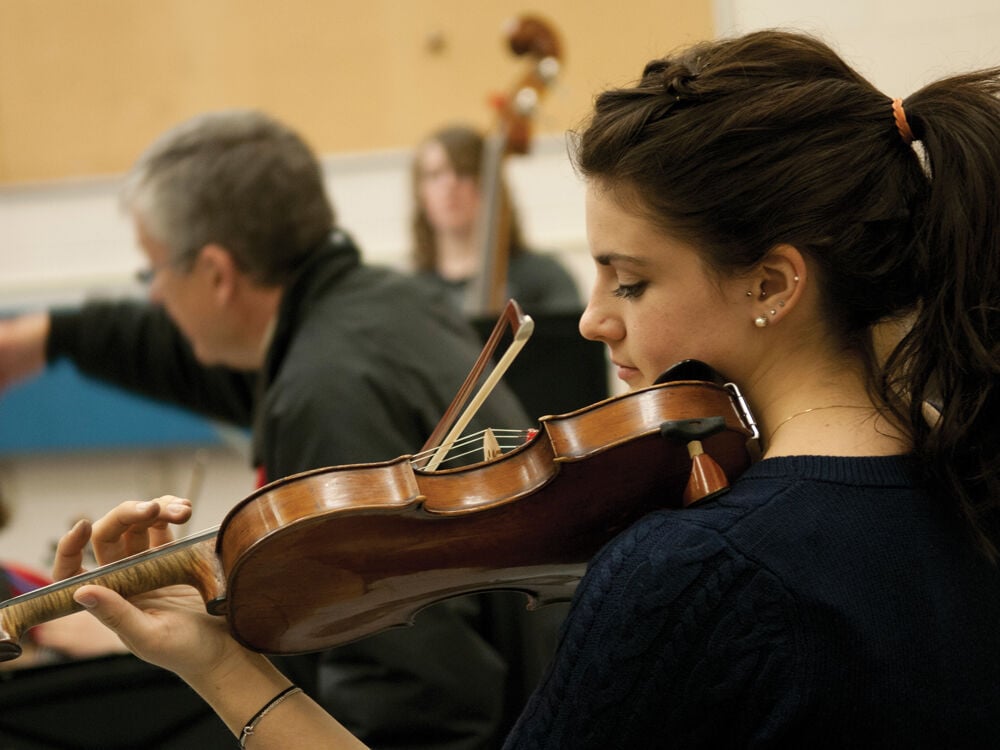Oshawa viola player Meagan Turner going to Juilliard Conservatory of Music