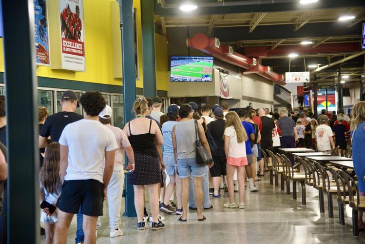 Fans flock to Whitby sports centre to see Stanley Cup
