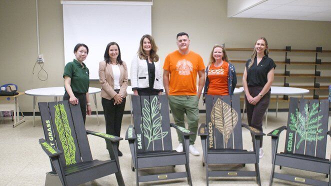 Indigenous artist Patrick Hunter helps guide Oshawa students