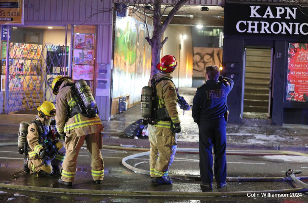 Firefighters douse Oshawa apartment fire Monday morning