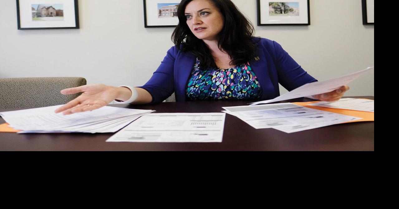 Oshawa MPP Jennifer French delivers more than 100 local hydro bills to ...