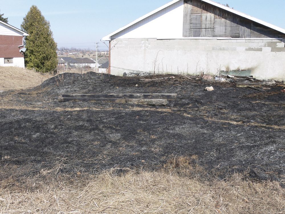 Clarington fire dept. battles grass fire