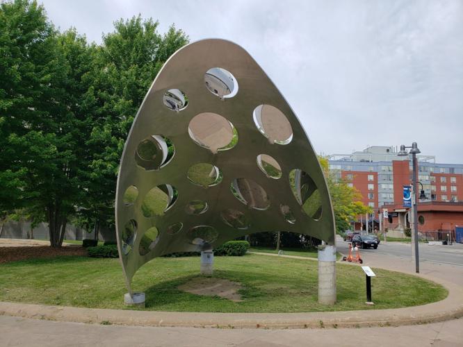 Expense of $145,000 for sculpture in Oshawa park slammed
