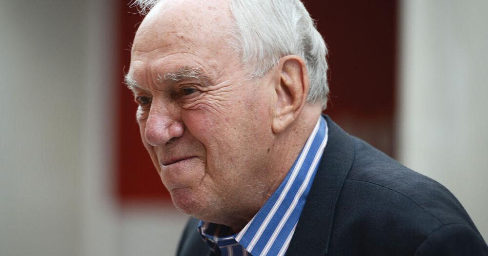 Oshawa to name waterfront park after former NDP leader Ed Broadbent