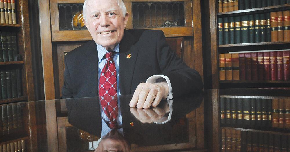Terry Kelly, celebrated Oshawa lawyer, sports fan, dead at 83