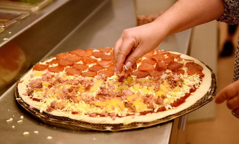 Free Topping Pizza: It tastes as good as it looks