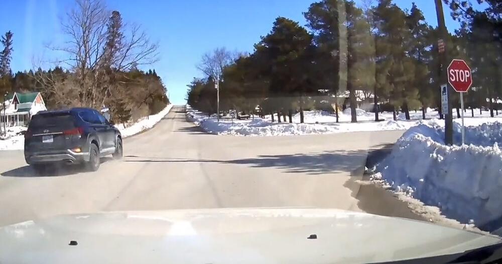 CAUGHT ON DASHCAM: Driver seen running stop sign in Uxbridge