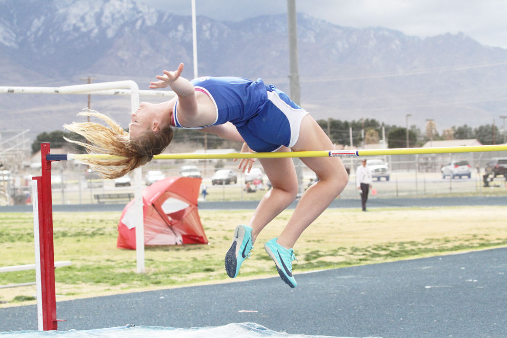 Safford boys, Thatcher girls win Bulldog Invitational | Local Sports ...
