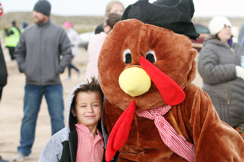 Turkey trotters brave conditions to support Pima schools | Local Sports ...