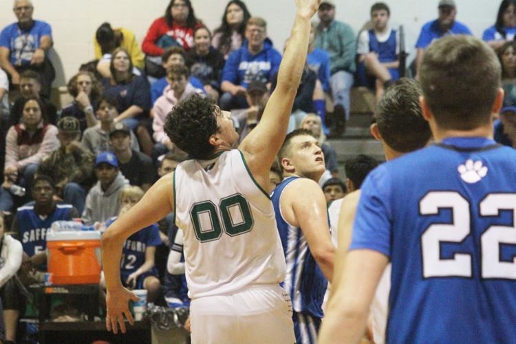 Bulldogs hold on for win in Eagles nest | Local Sports News | eacourier.com