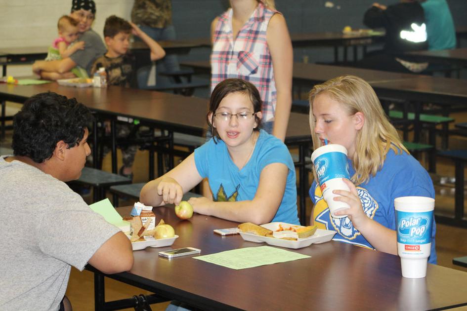 Government shutdown: Subsidized school lunch program to continue ...