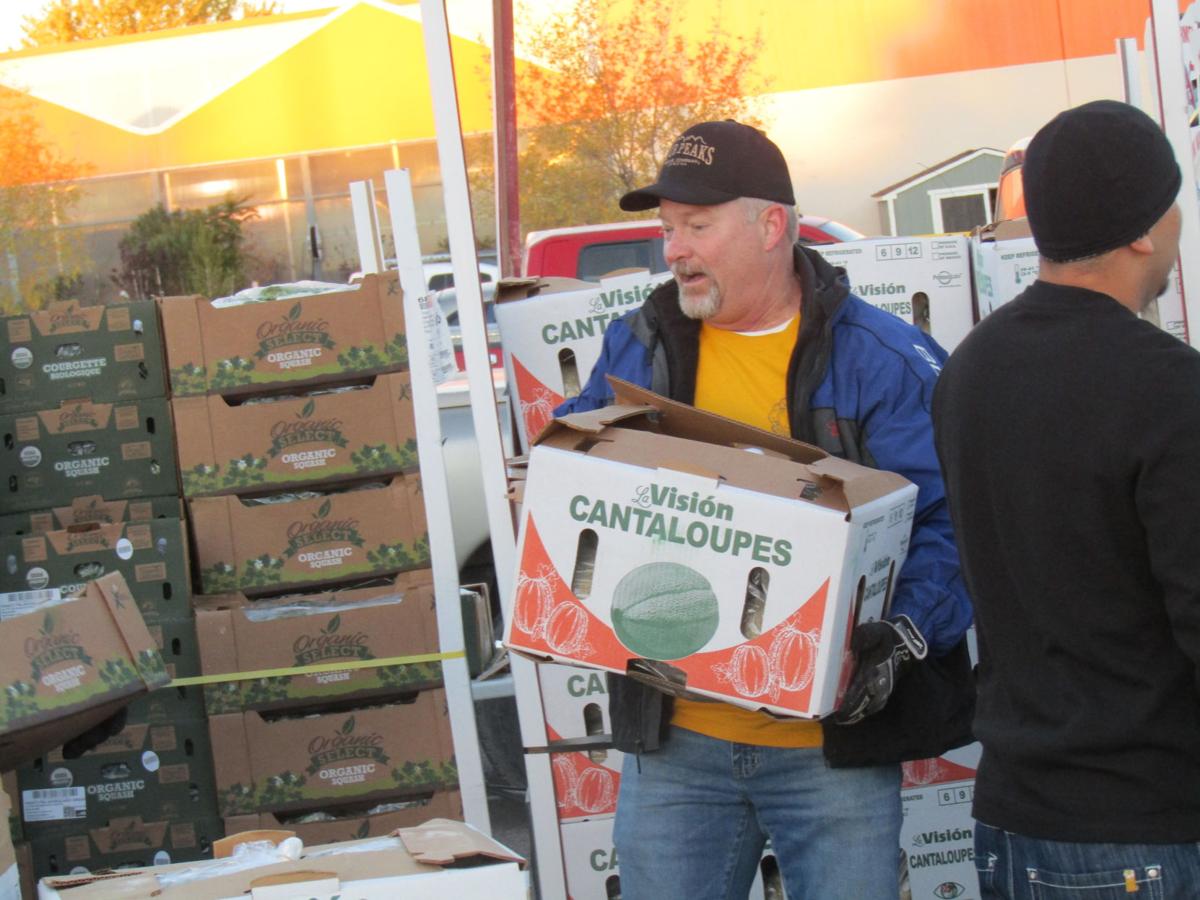 Volunteers pitch in at Borderland Produce Distribution Farmers Market ...