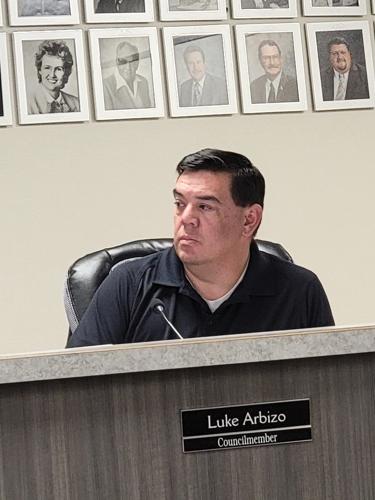 Safford's city manager post is still open: Council narrowly votes down ...