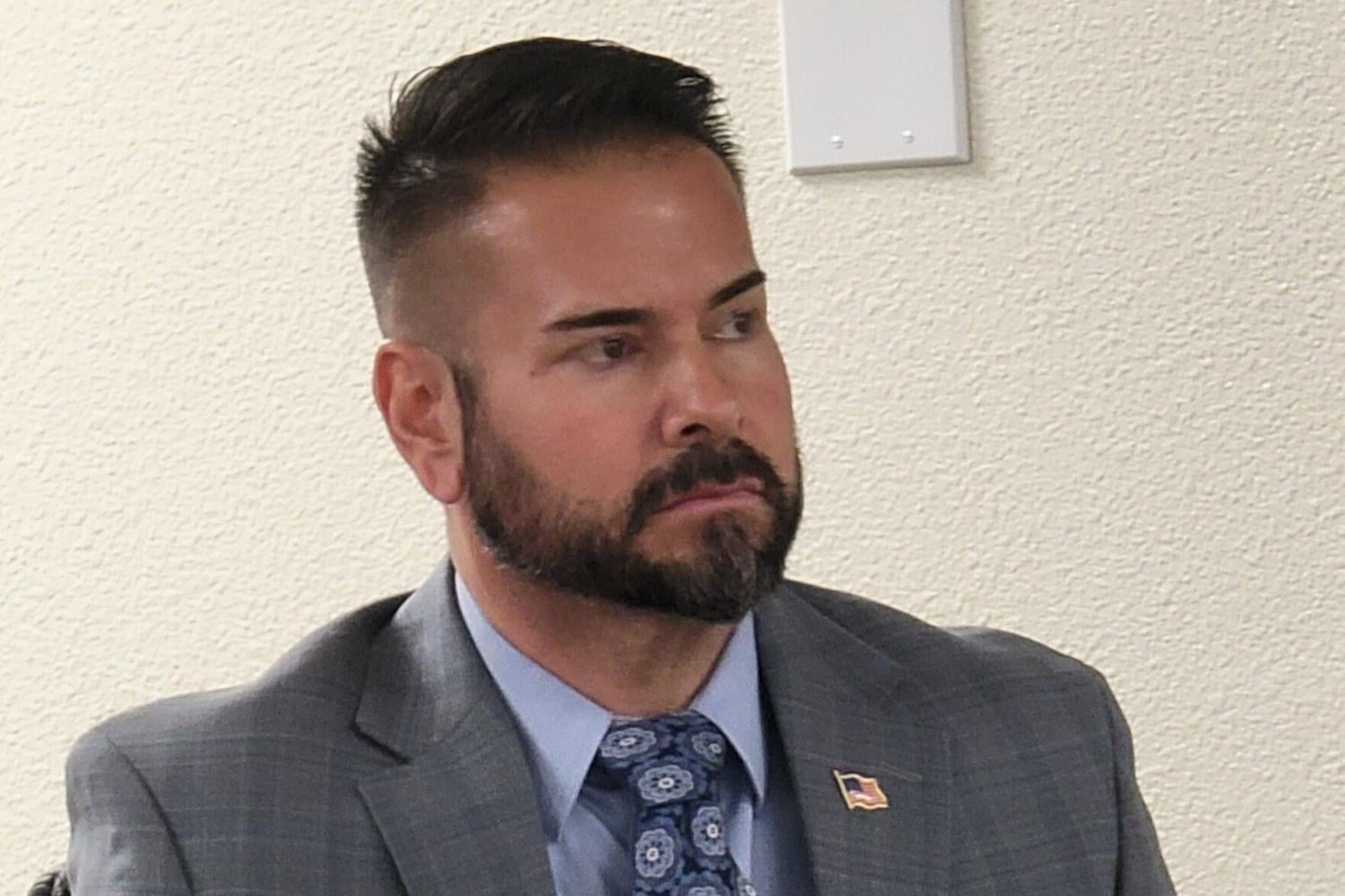 Safford's city manager post is still open: Council narrowly votes down ...