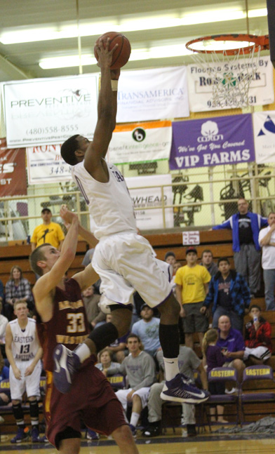 Eastern and Western men battle to the end | Local Sports | eacourier.com