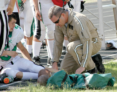Good Samaritan helps wounded football player | Local Sports News ...