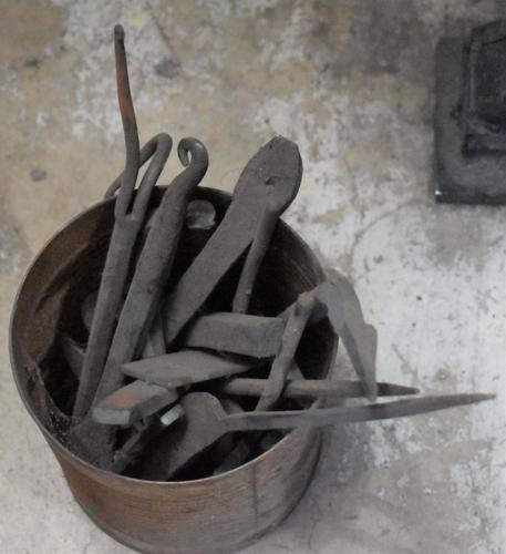 Testing mettle against metal: Self-taught blacksmith Max Maxwell has ...