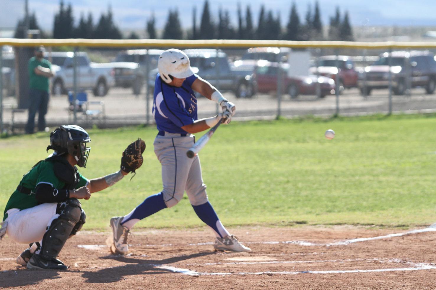 Safford gets regular season sweep over Thatcher | Local Sports ...