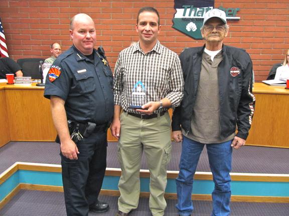 Thatcher police officer receives citation for saving unconscious man ...