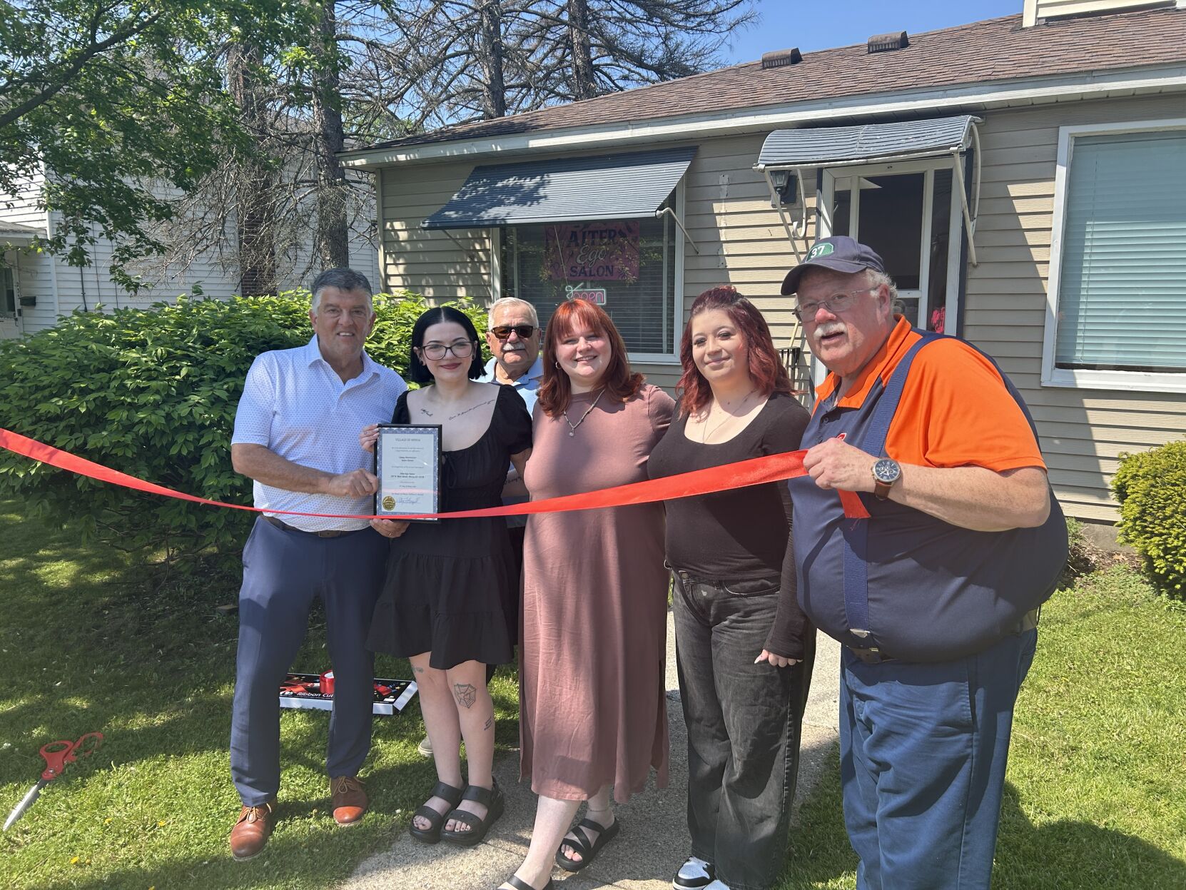 New beauty salon opens in Minoa | News | eaglenewsonline.com