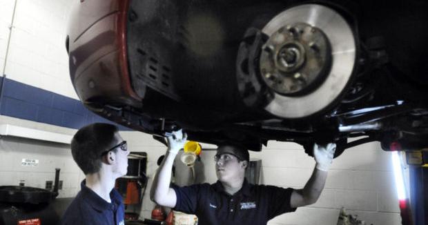 Salem automotive students geared up for state contest | Local News ...