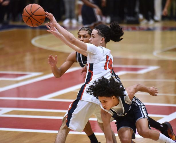 Lawrence escapes Central in wild one: Now in state's Elite 8 | Sports ...