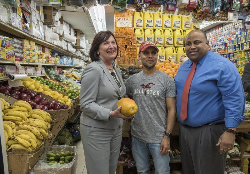 Bodega owner praised for bringing healthy foods to community ...