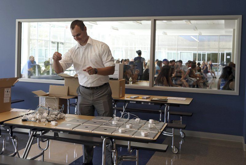 Methuen High students begin school year with iPads | Local News ...