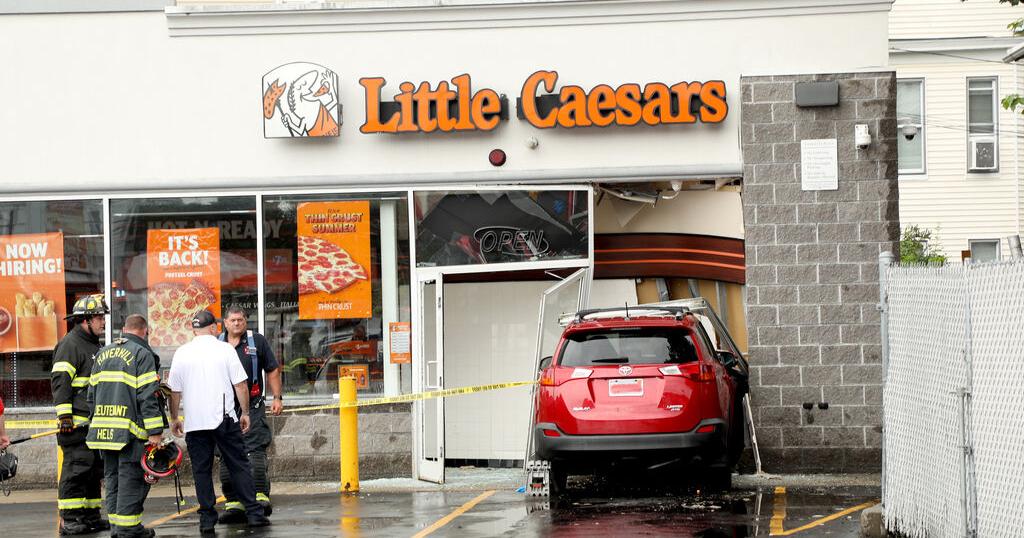 Suv Crashes Into Little Caesars In Haverhill Injuring 2 News