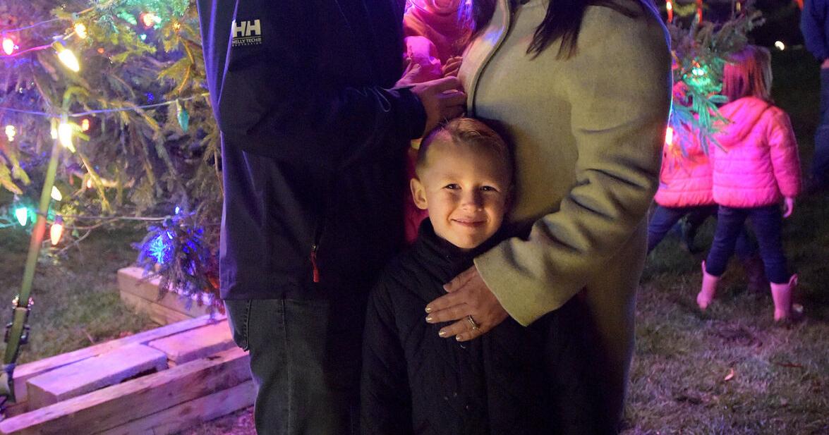 Windham welcomes season with tree lighting, yuletide fun | New ...