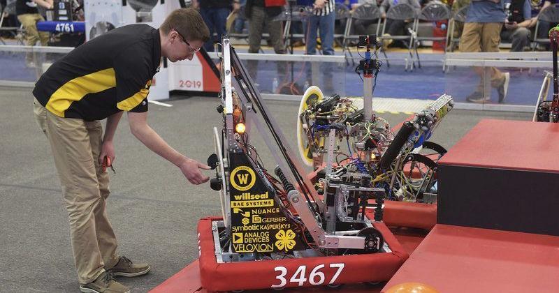 Salem High hosts FIRST robotics competition | News | eagletribune.com