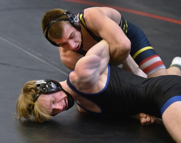 Perfect 10: Central takes charge on Day 1 of MIAA D-1 state wrestling ...