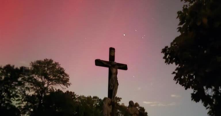 Nature's laser show: Northern Lights provide spectacular entertainment ...