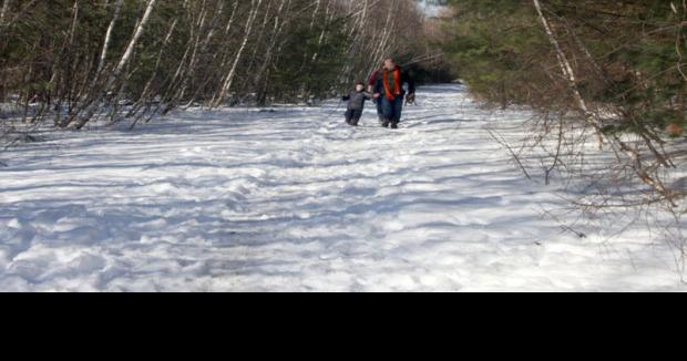 34 enjoy hike in Boxford State Forest | Local News | eagletribune.com