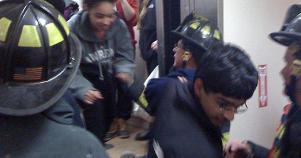 16 people jammed in elevator causes it to get stuck | News ...