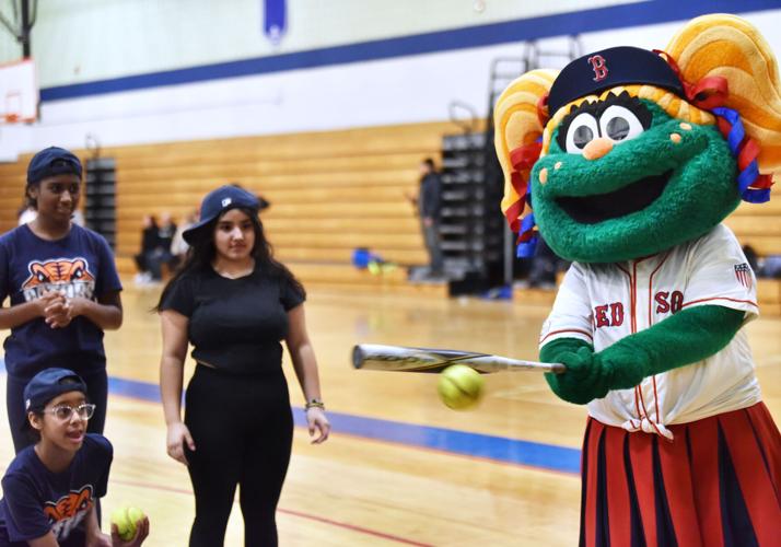 SLIDESHOW: Lawrence Softball Clinic For Kids | Gallery | eagletribune.com